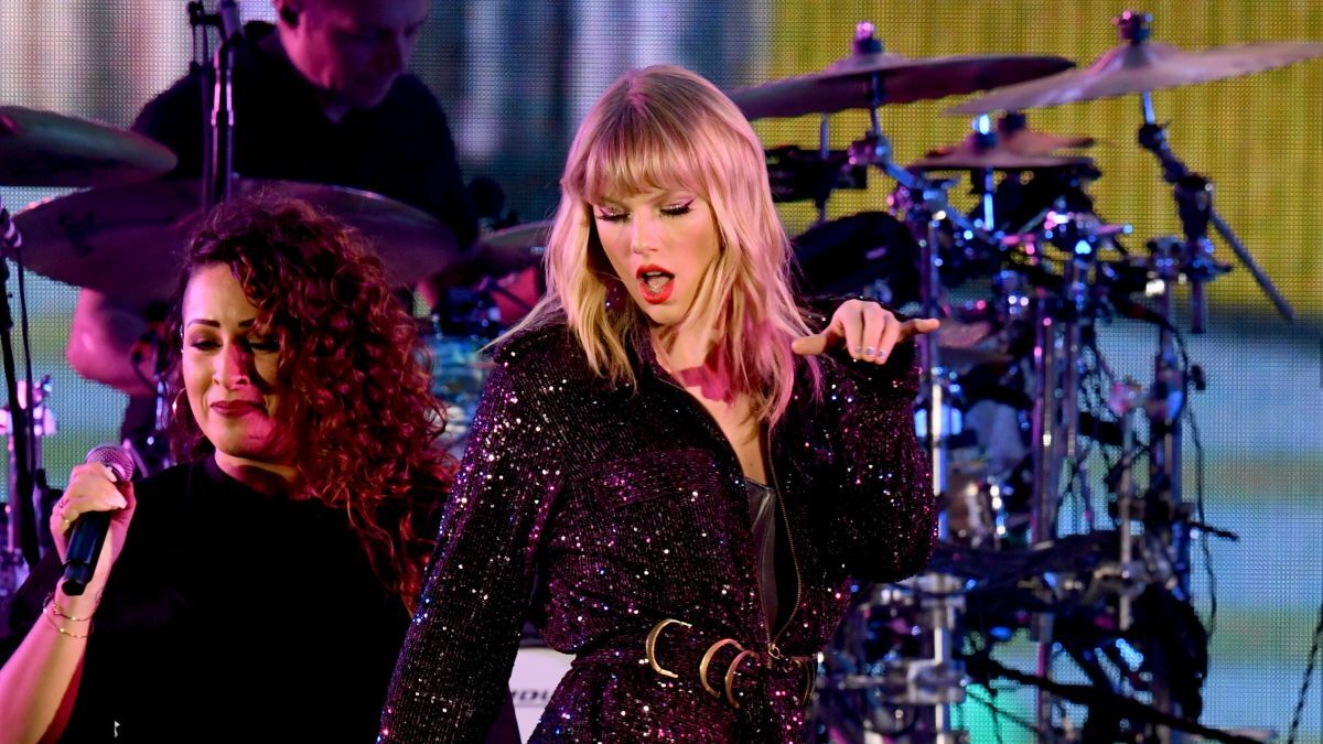 Big Machine now says Taylor Swift can perform whatever she wants at ...