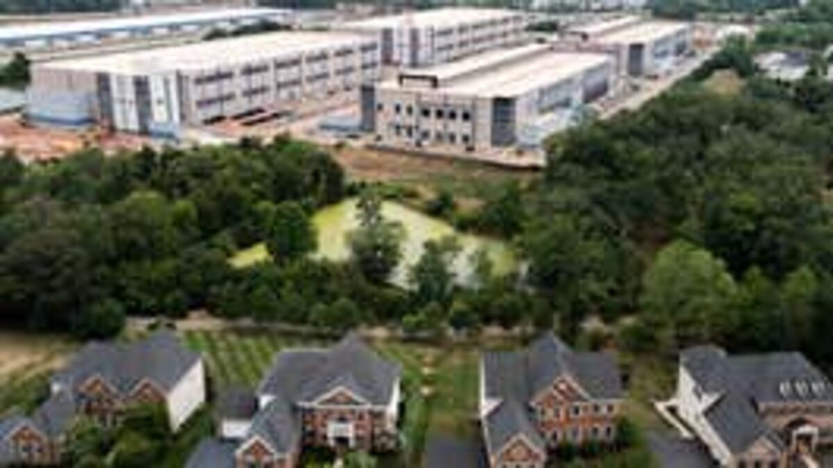 What countries have the most data centers in the world?