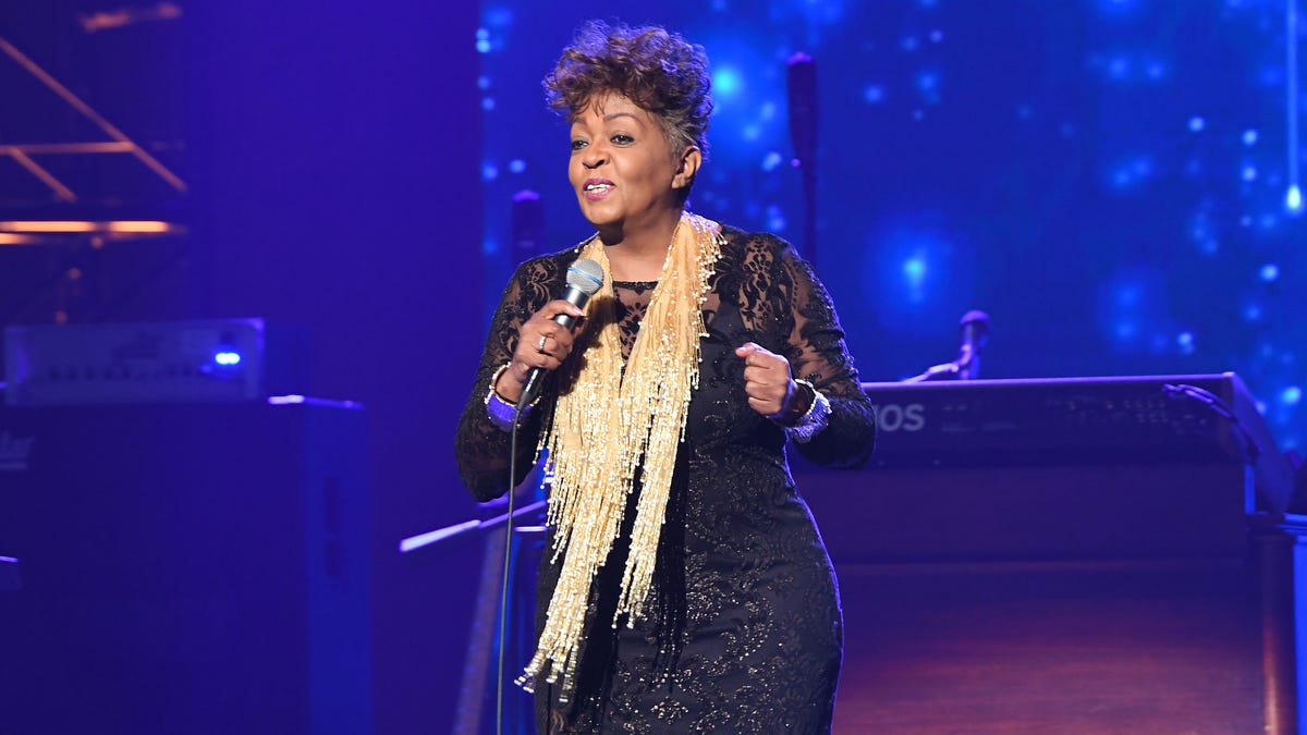 What A Year Anita Baker And Other Stars Who Went Off On Their Fans While On Stage Trendradars
