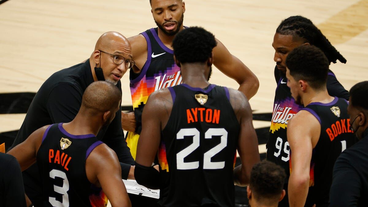 Suns coach has team focused during winning streak, scandal