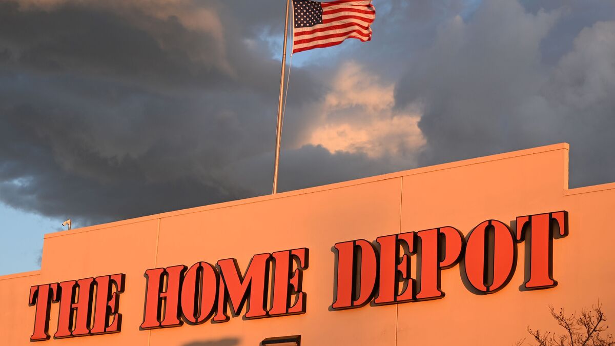 Home Depot to make corporate employees work store retail shifts