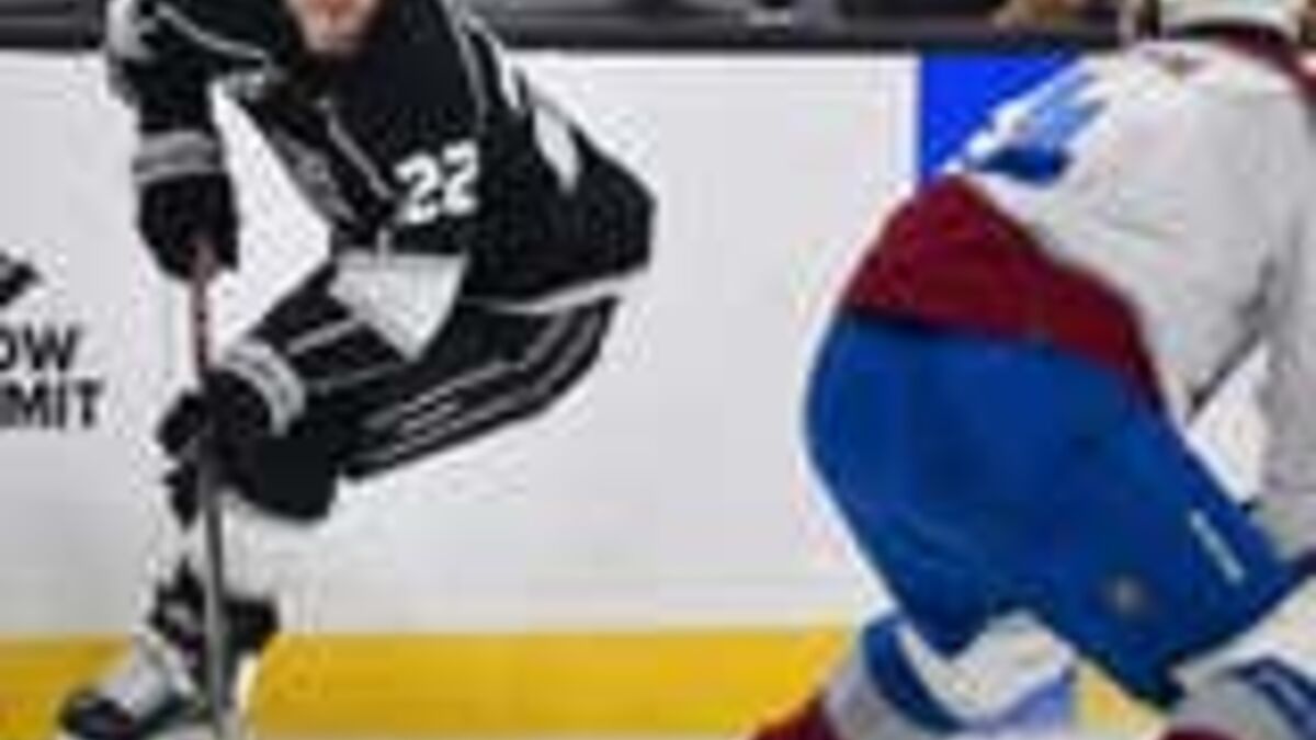 Kings stay hot, crush skidding Avalanche