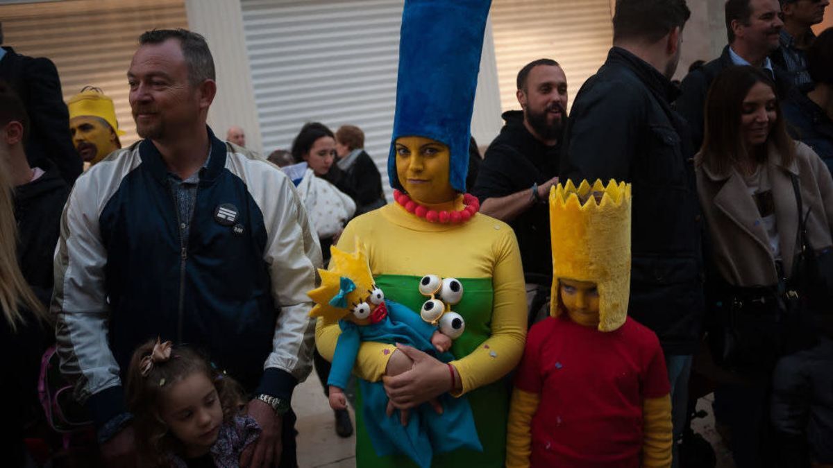 Somebody went and recreated The Simpsons' intro with stock footage