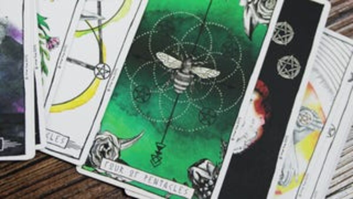 So You Want to Learn Tarot? Here's How to Get Started