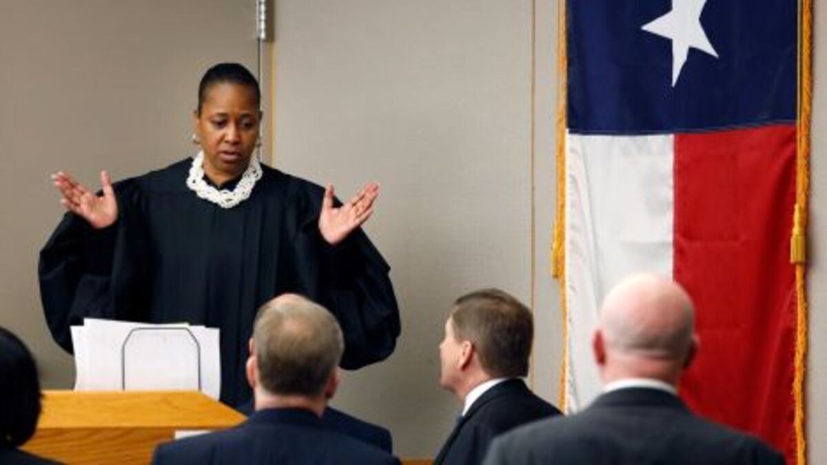 Amber Guyger Judge Just Made It Easier for the Former Dallas Cop to Be ...