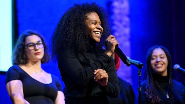 American Idol winner Just Sam now busking in NYC subway