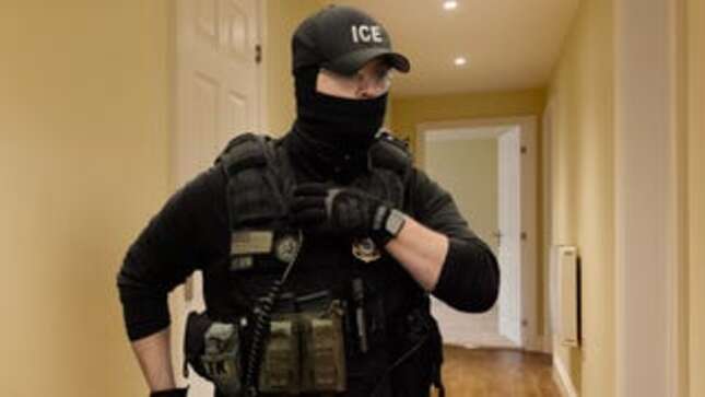 ICE Agent Terrified After Becoming Separated From Team During Immigrant ...